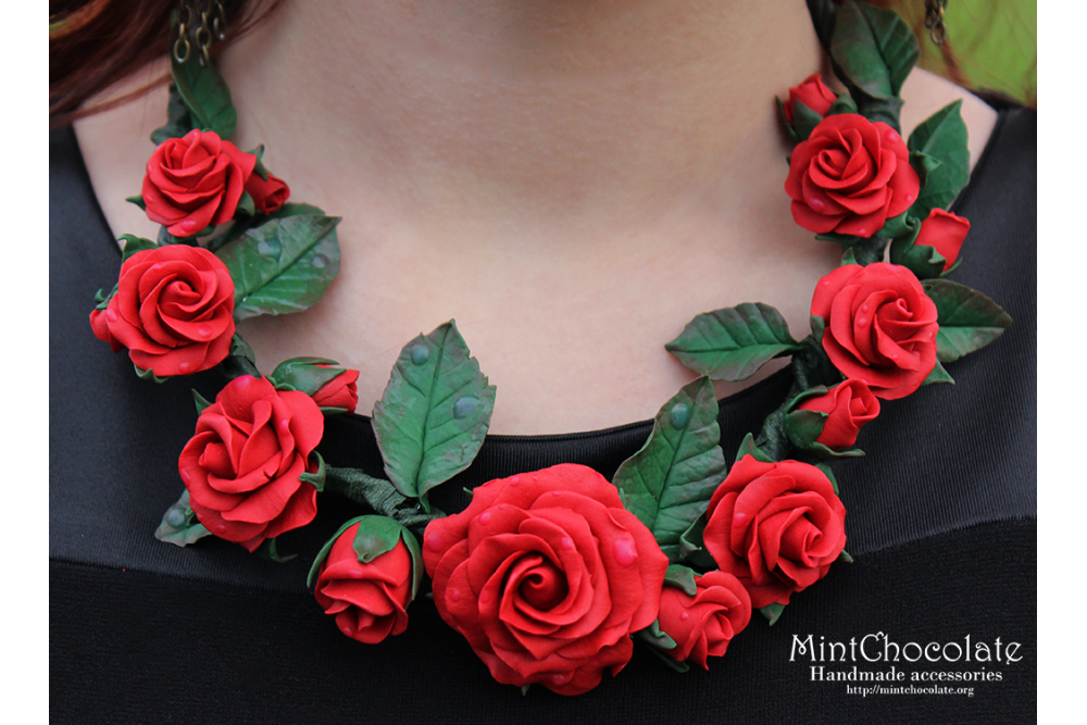 Red roses necklace